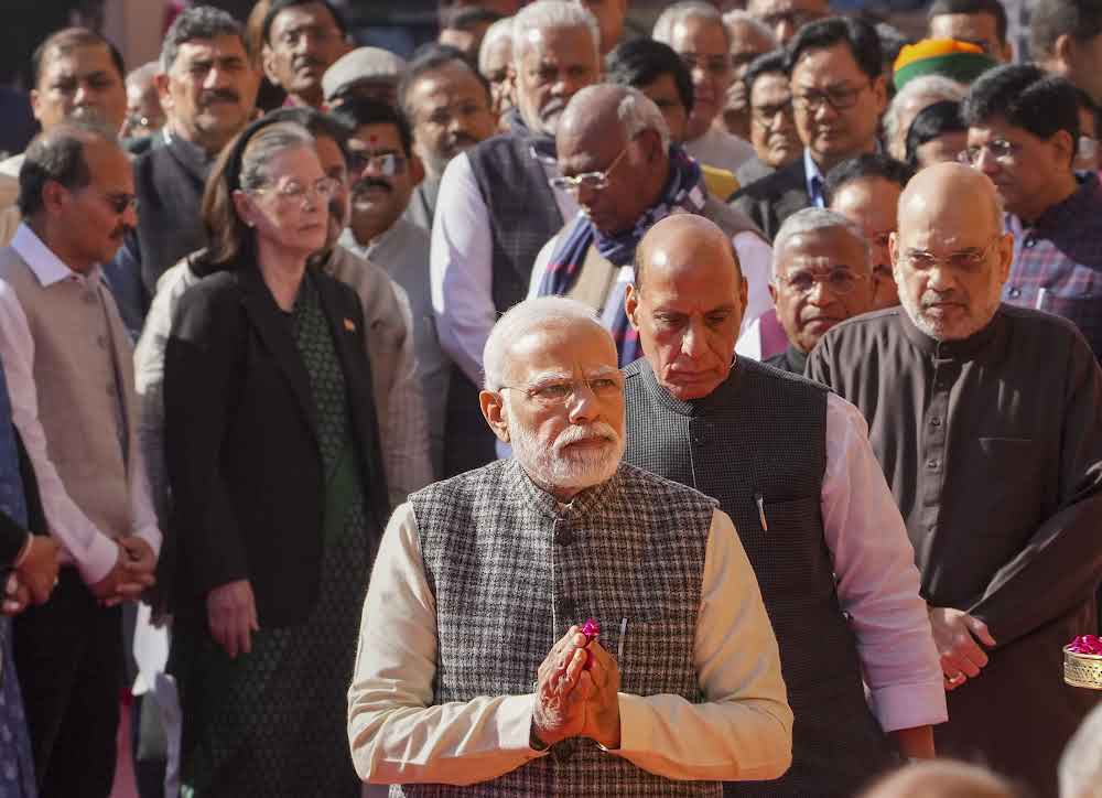 Prez Murmu, PM Modi, Kharge, Sonia pay tributes to 2001 Parliament ... Prez Murmu, PM Modi, Kharge, Sonia pay tributes to 2001 Parliament ...
